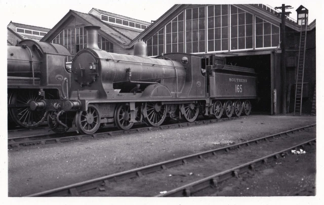 EX-LSWR DRUMMOND CLASS L11 4-4-0 No.165 AT EASTLEIGH SHED. £1.25 ...