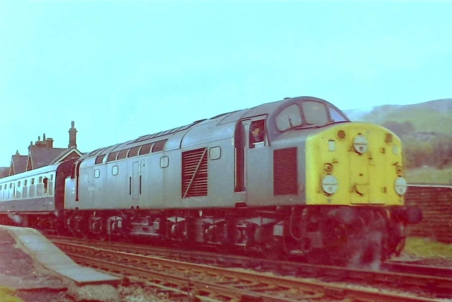 35MM RAILWAY COLOUR Negative Class 40 044 at Settle £1.75 - PicClick UK