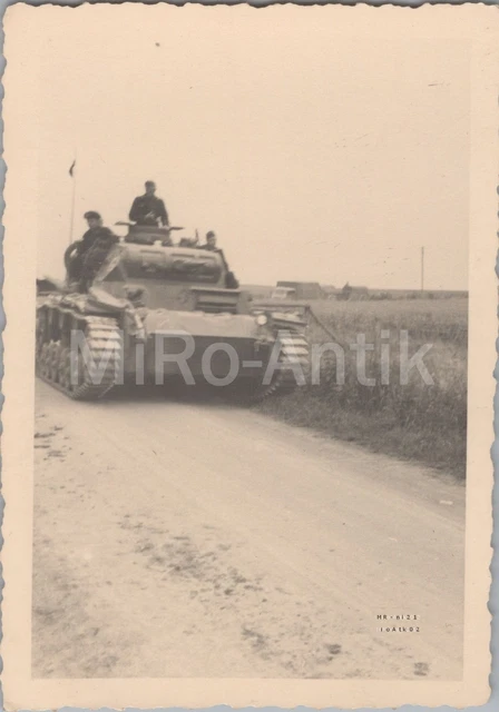 FOTO, GEBIRGS-JÄGER-REGIMENT 98, Panzer III bei Gien, FRA 1940 XT55216 ...
