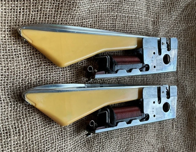 2 VINTAGE RARE Early Lucas Sf34 Trafficators 6 Volt /Austin /Morris ...