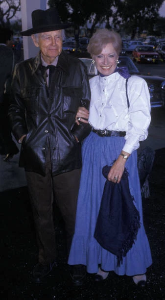 LEW AYRES AND wife Diana Hall attend SHARE Benefit Party on - 1989 Old ...