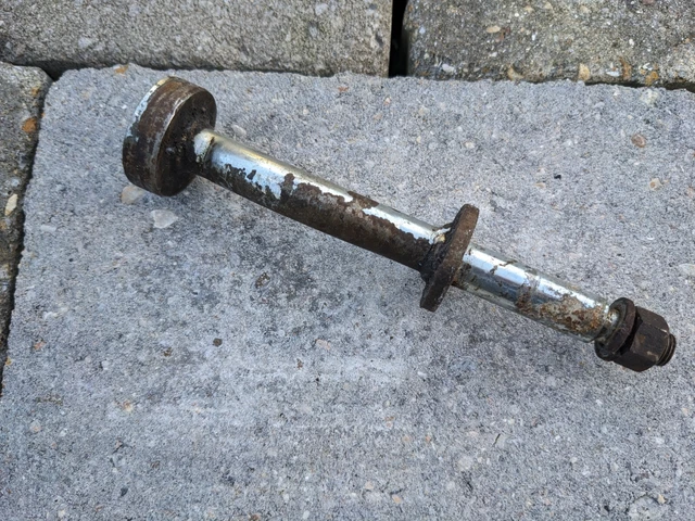 CLASSIC MINI - FRONT SUSPENSION LOWER ARM PIN 2A4362. Used Original ...