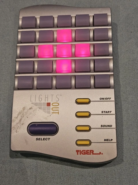VINTAGE 1995 TIGER Electronics Lights Out Handheld Arcade Skill Game ...