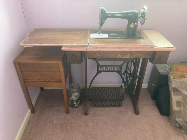 VINTAGE 1940S SINGER Sewing Machine with Integrated Table+Sewing ...
