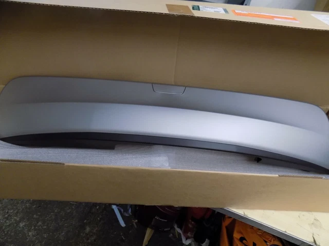 GENUINE LAND ROVER Discovery 5 Rear Bumper Towing Lower Trim LR123356 £ ...