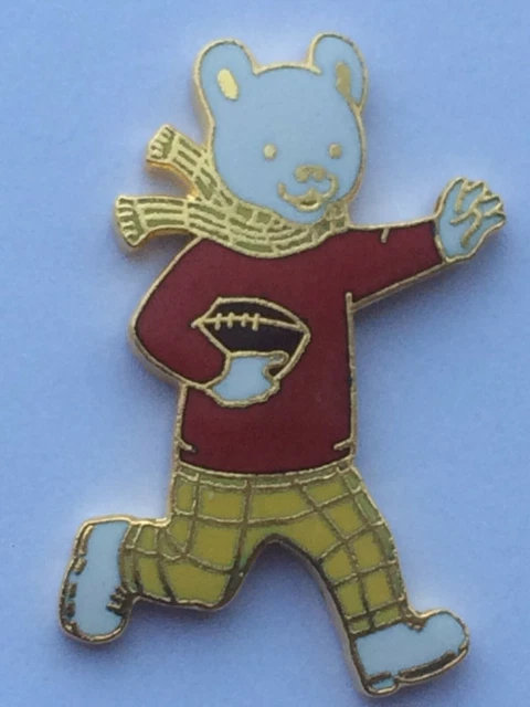RUPERT BEAR COLLECTABLE Badge * RUPERT PLAYING RUGBY * (c) Express NPS ...