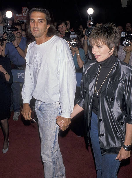 SINGER LIZA MINNELLI and husband Mark Gero attend the Great - 1989 Old ...