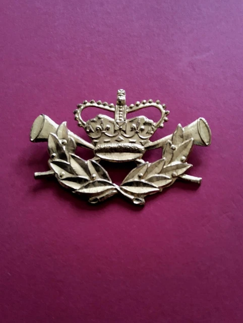 ORIGINAL ROYAL MAIL RM Postman's Cap Badge General Post Office GPO £11. ...