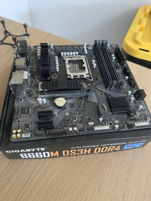 GIGABYTE B660M DS3H DDR4 LGA 1700 MicroATX Intel Motherboard £52.70 ...