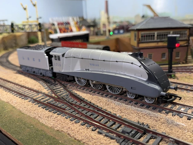 HORNBY R312 CLASS A4 LNER 2509 SILVERLINK 4-6-2 STEAM LOCO WITH 4xLMS ...