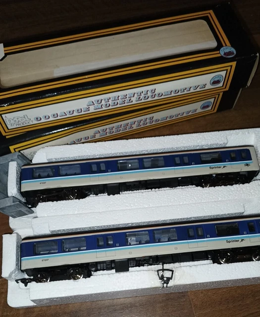 DAPOL D8 BR SPRINTER CLASS 150 DMU LOCOMOTIVE 2 CAR 57237 57237 . Boxed ...