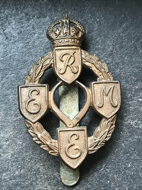 ROYAL ELECTRICAL AND Mechanical Engineers REME British Army Cap Badge ...