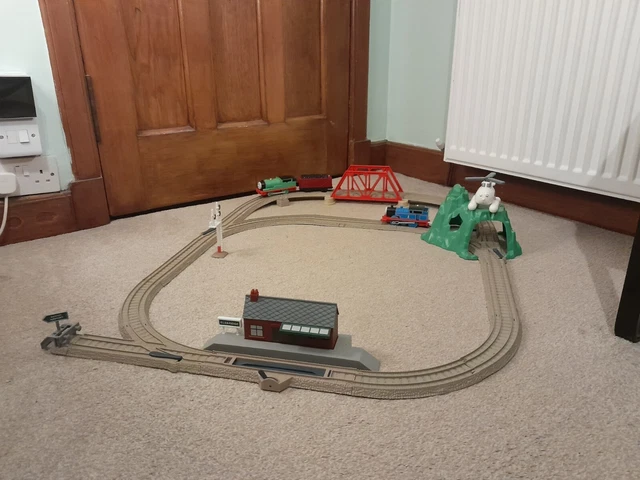 THOMAS & FRIENDS Trackmaster Thomas Elsbridge Adventure Set with Harold ...
