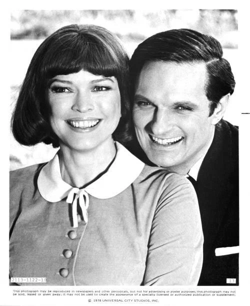 ACTRESS ELLEN BURSTYN and actor Alan Alda in Universal Studios movi Old ...
