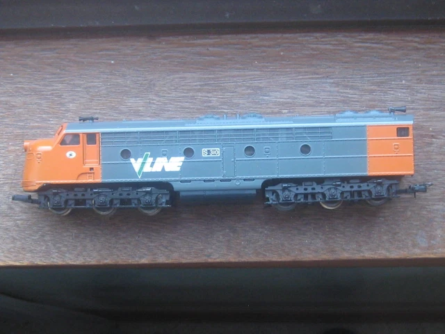 LIMA REF. 8206 "V/Line" Class B80 Diesel Locomotive. HO Scale. EUR 78 ...