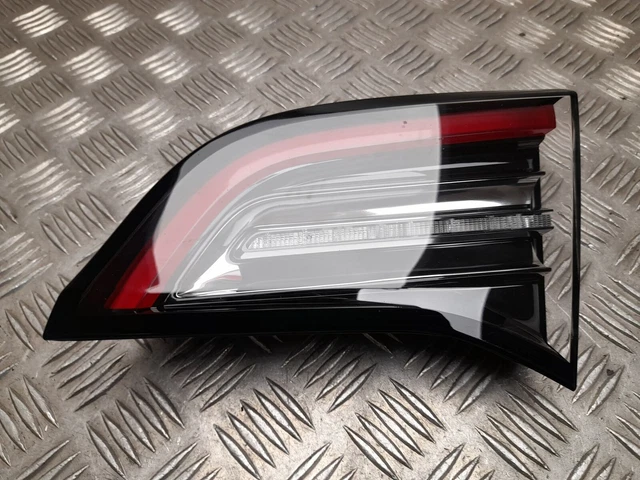 TESLA 150208900B MODEL Y 2022 feu arrière droit EUR 200,00 - PicClick FR