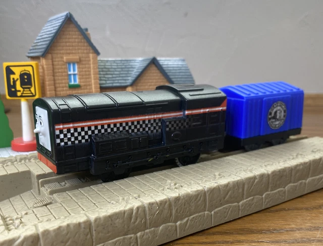 THOMAS & FRIENDS TrackMaster Talking Diesel Racing Motorized Train ...