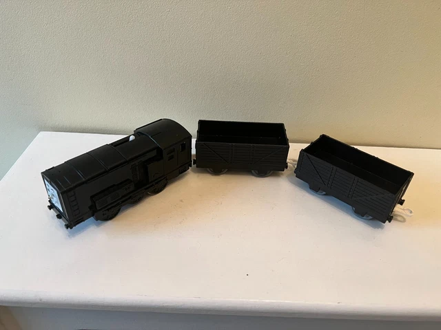 TRACKMASTER CUSTOM ALL black Diesel & 2 Toublesome trucks Thomas tank £ ...