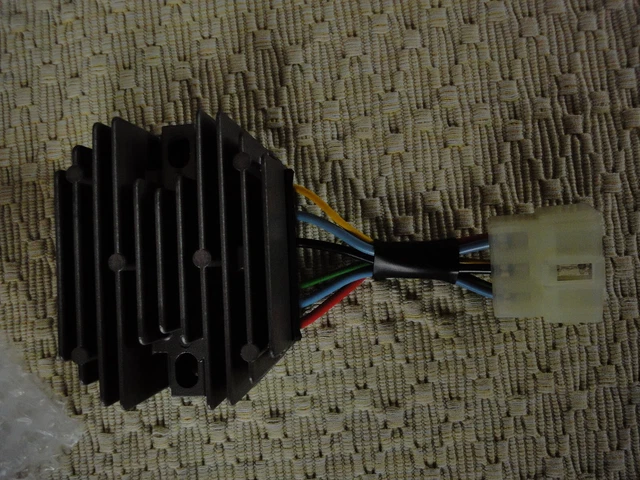 REGLER LICHTMASCHINE Kubota G1800 G2000 Kokusan Denki Bomag Dynamo NEU ...