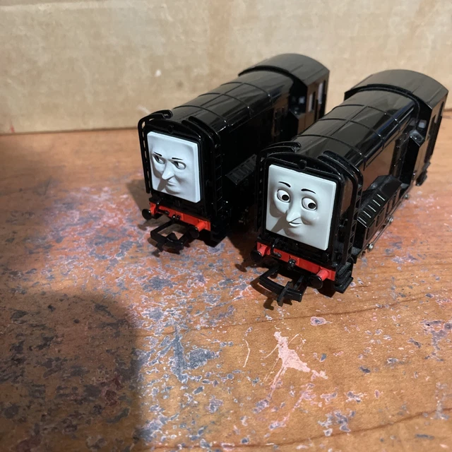 2X BACHMANN THOMAS Train 58802 & 58818 HO OO Devious Diesel Smile ...