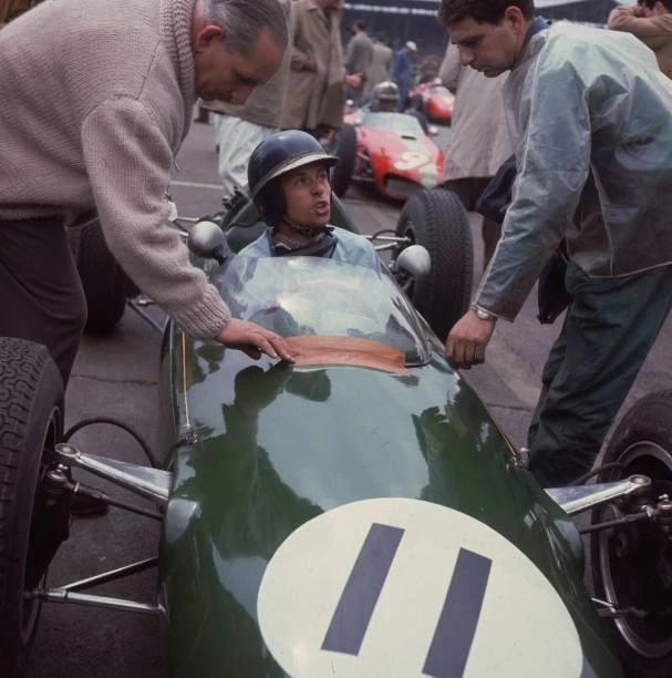 RACING DRIVER JIM Clark in his Lotus talking to mechanics befor - 1965 ...