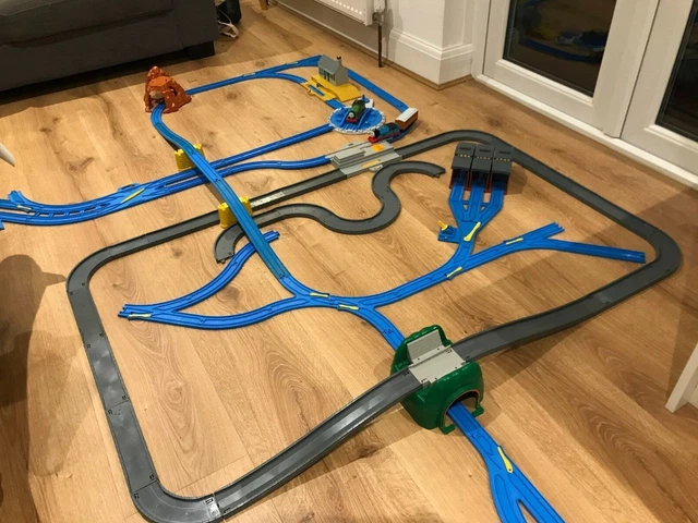 TOMY THOMAS AND Friends Trackmaster Ultimate Road and Rail Set for sale ...