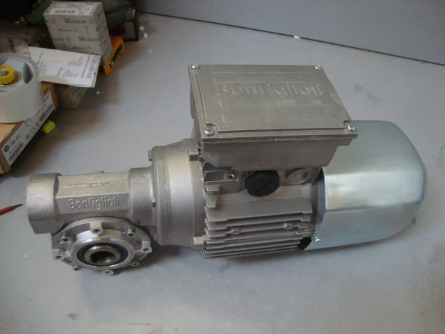 BONFIGLIOLI GETRIEBEMOTOR Schneckengetriebe VF 44 P1 P71 B14/,BN71B4 0 ...
