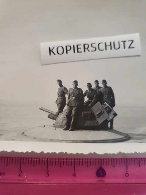 ORIG. FOTO SOLDATEN eingenommen Panzerkuppel Bunker Fort Eben Emael ...