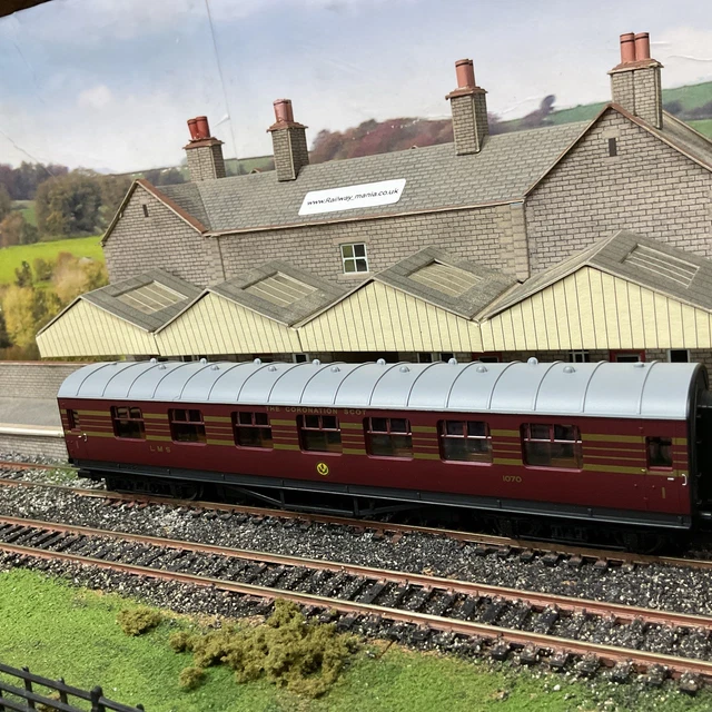 HORNBY CORONATION SCOT Red LMS Open Class Coach ‘1070’ (Unboxed) £10.79 ...