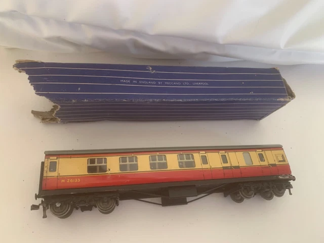 HORNBY DUBLO 32018 D12 Corridor Coach L.M.R, Brake/3rd. Box slightly ...