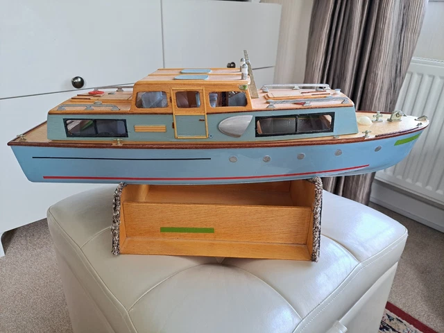 VINTAGE CABIN CRUISER Model Boat, ( Restoration Project ) £50.00 ...