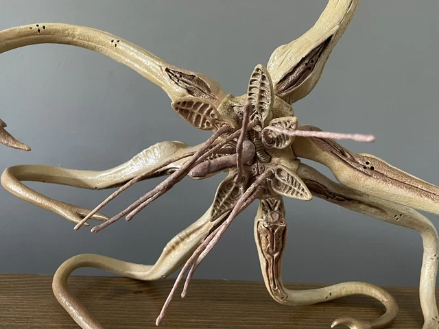 PROMETHEUS TRILOBITE VS Battle Damaged Engineer Action Figure Set Neca ...