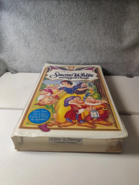WALT DISNEY VHS Tape (Clam Shell) Snow White and the Seven Dwarfs - New ...