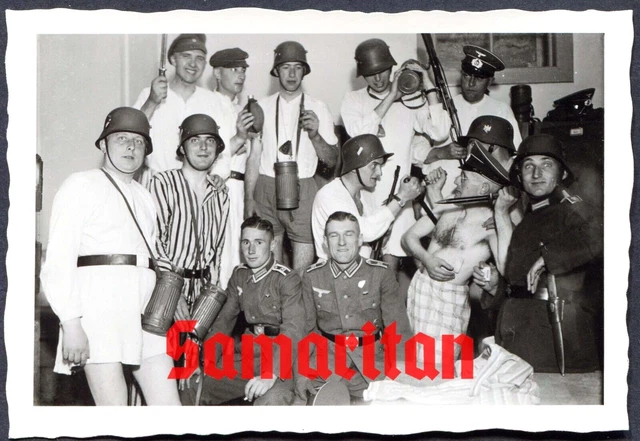 I9/8 EARLY WW2 Original Photo Of German Wehrmacht Soldiers Having Fun £ ...