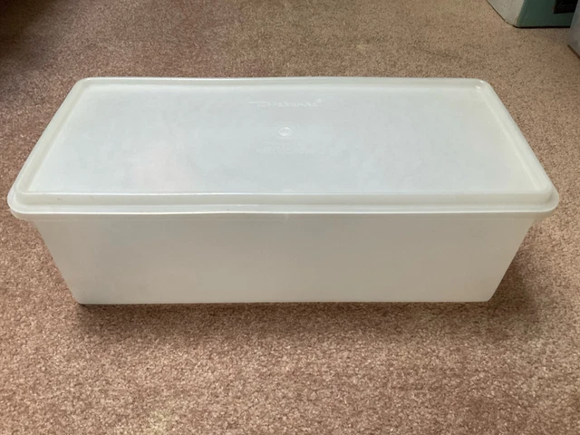 VINTAGE TUPPERWARE WHITE Plastic Tupperware Bread Keeper # 606-1 # 607 ...