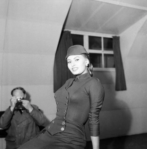 ITALIAN FILM STAR Sophia Loren at the Savoy Hotel - 1965 Old Photo $9. ...