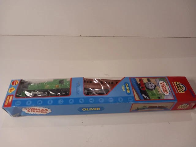 TOMY TOMICA THOMAS Trackmaster 7450 Oliver train with carriages New ...