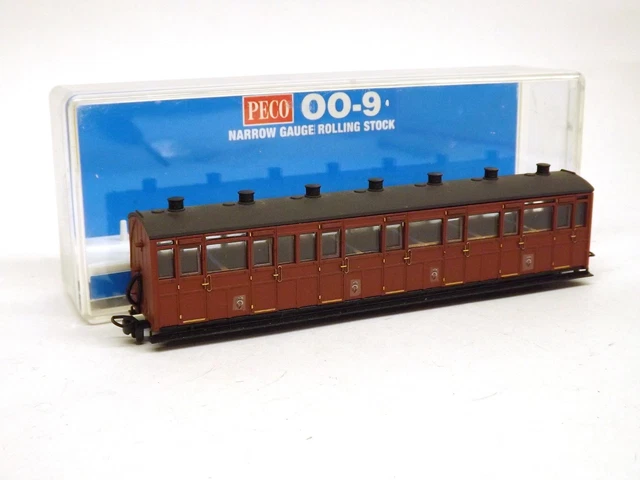 PECO GR-440U L&B All Third Bogie Coach Unlettered Maroon (009 Scale ...