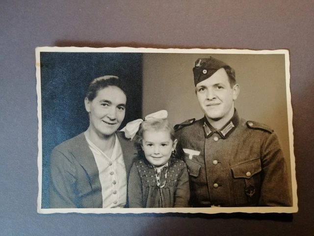 WW2 GERMAN SOLDIER Family Photo. Original. £2.80 - PicClick UK