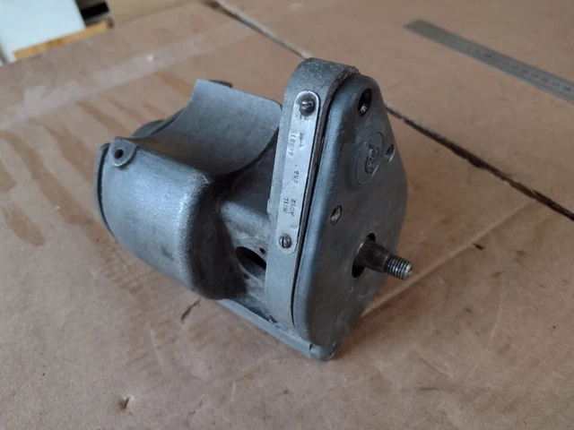 LUCAS MO1L MAGDYNO Anti-Clockwise Magneto 46031B dated 1953 BSA AJS ...