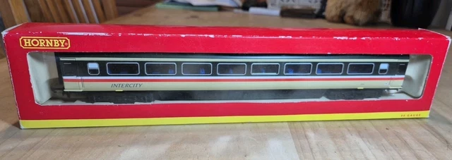 HORNBY BR INTERCITY 125 MK3 HST Coach in Inter City Swallow Livery ...