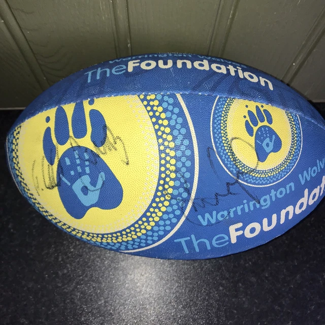 WARRINGTON WOLVES SUPER League Rugby Ball Signed by the Team Steeden ...