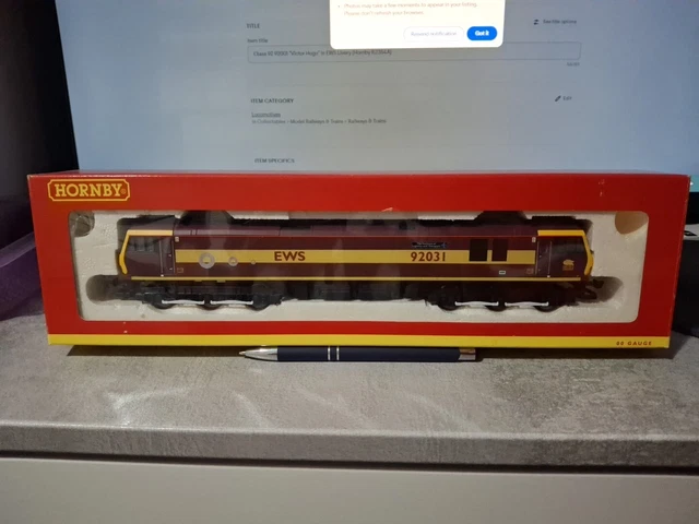 HORNBY R2354B CLASS 92031 in EWS Livery "Institute of Logistics ...