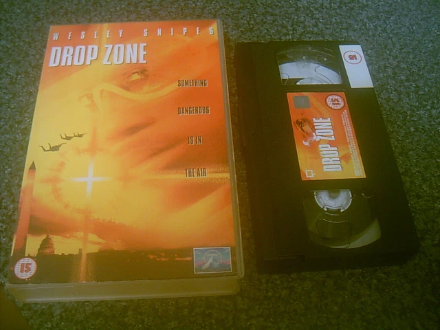 DROP ZONE MOVIE-VHS TAPE-WESLEY SNIPES,GARY BUSEY-BIG BOX-1st bid wins item £0.59 - PicClick UK
