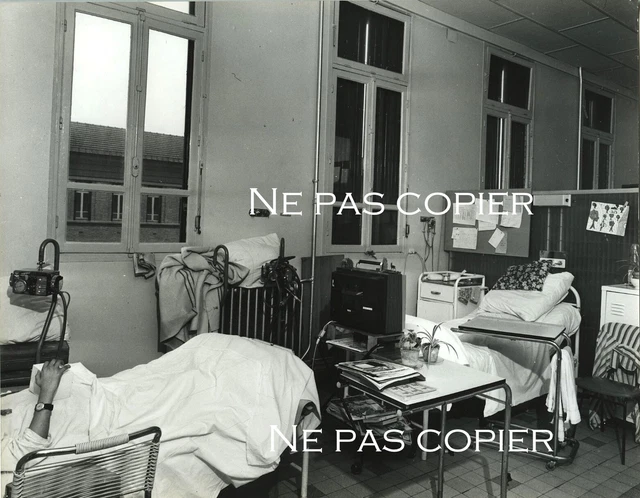 1972 GARCHES HOSPITAL RAYMOND POINCARÉ Resuscitation Room Medicine £34. ...