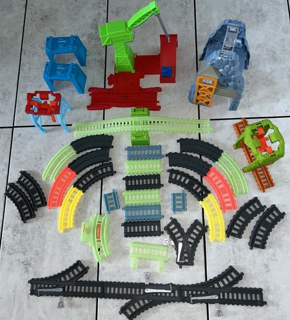 THOMAS THE TANK ENGINE TRACKMASTER TRACK BUNDLE RANDOM i COM POST £15. ...