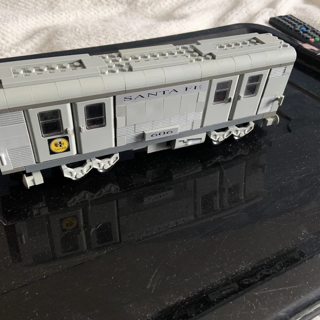 LEGO TRAINS: SANTA Fe Cars - Set I (10025) - Mail Car & Dining Car ...