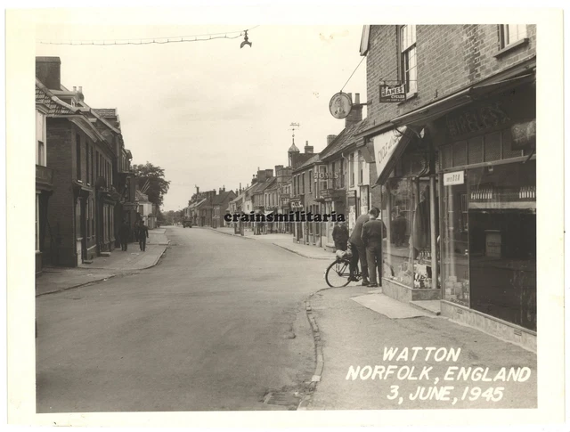 ORIG. RIESEN FOTO Strassenszene USAAF Soldaten in WATTON Norfolk ...
