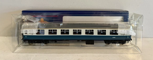 BACHMANN 39-330 OO Gauge BR Blue/Grey Mk2 Corr 1st Coach S13393 £39.95 ...
