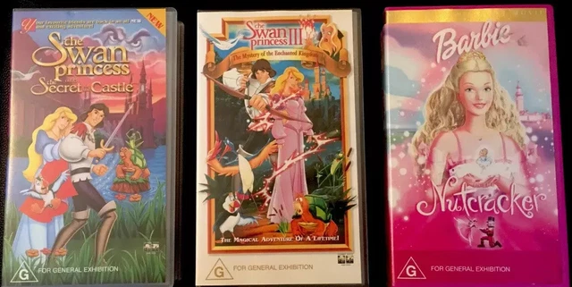 VINTAGE BARBIE & The Swan Princess VHS Video Cassettes X 3 EUR 48,07 ...